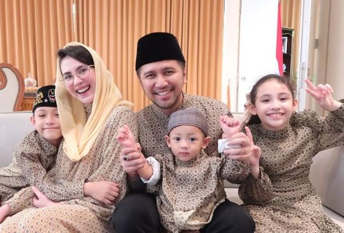 Emak Bapaknya Pejabat Tersohor, Putra Bontot Arumi Bachsin Justru Doyan ...