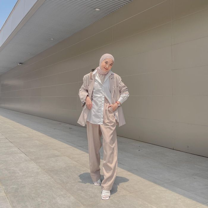 3 Inspirasi Padu Padan Layering Outfit Hijab yang Modis Abis - Stylo