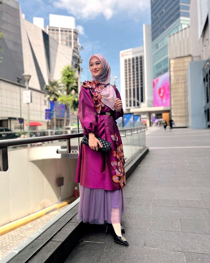 Bukan Warna Janda Ini 5 Gaya Outfit Hijab Warna Ungu Yang Fresh