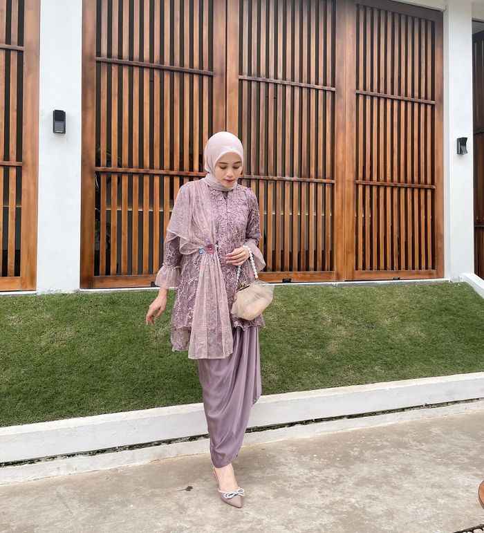 3 Gaya Outfit Kondangan Hijab Simpel yang Elegan, Intip Yuk! - Stylo