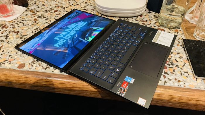 Review Singkat Laptop ASUS Zenbook 14 OLED (UM3402), Ringan dan Baterai ...