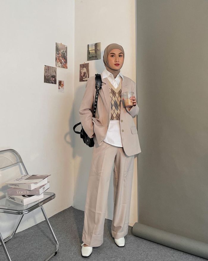 OOTD Interview Kerja Hijab dari Inas Rana, Nggak Monoton Tetap Rapi ...