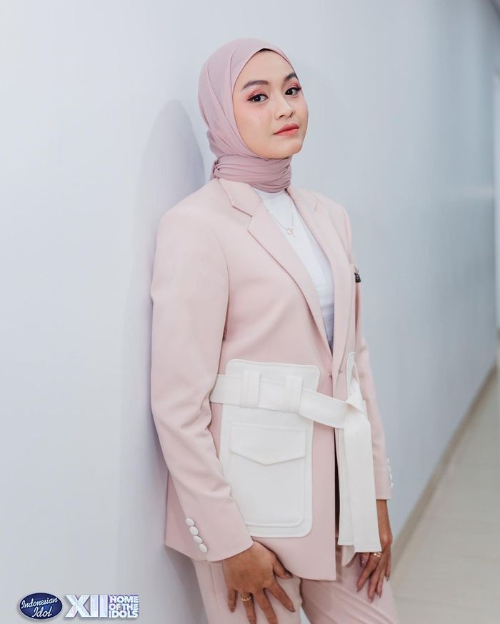 5 Model Outer Ala Salma Salsabil Bikin Outfit Hijab Makin Modis