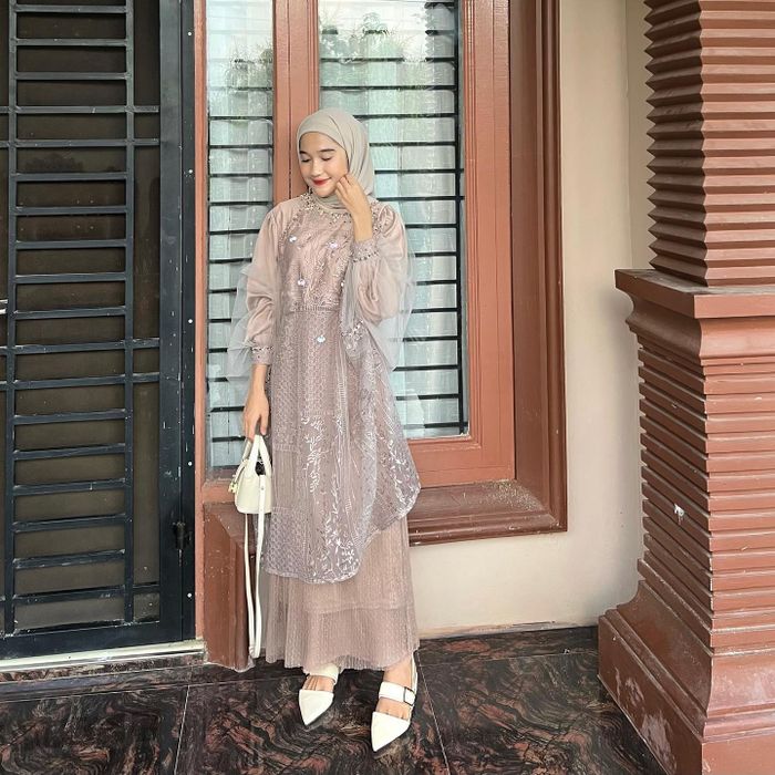 3 Inspirasi Dress Wisuda Hijab Elegan, Menawan di Hari Kelulusan! - Stylo