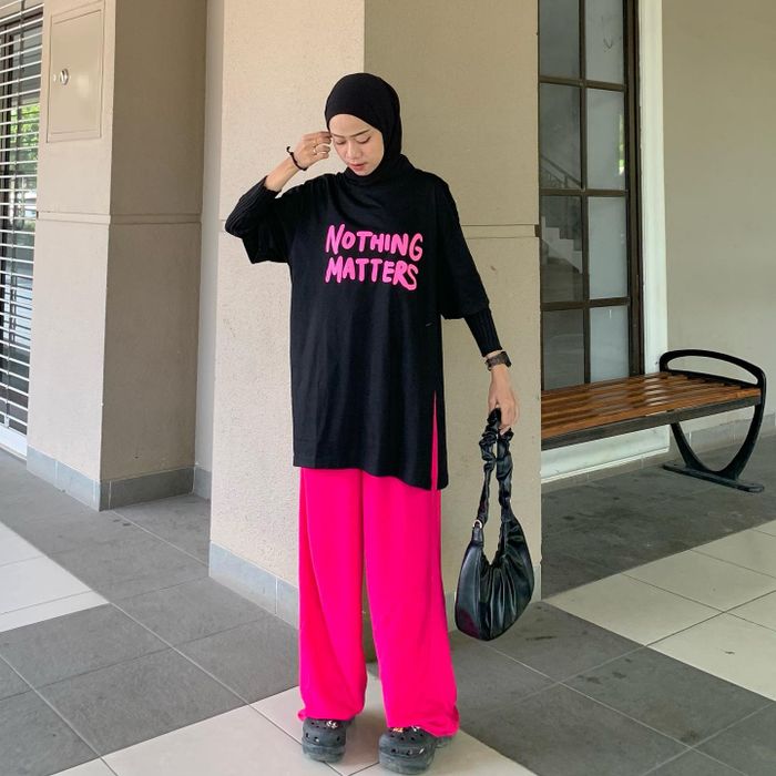 Inspirasi Padu Padan Kaos Oversize Hijab ala Selebgram yang Kekinian ...