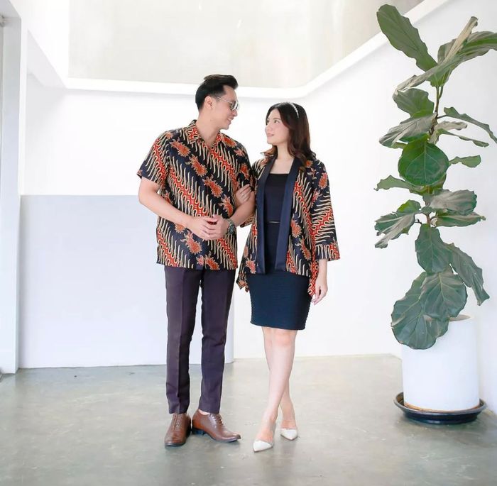 3 Rekomendasi Model Baju Batik Couple Modern Terbaru untuk Kondangan ...