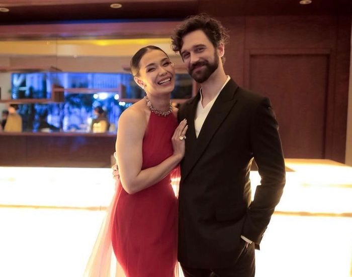 GANTENGNYA Nicholas Saputra saat Kondangan, Sang Aktor Santuy Pakai ...