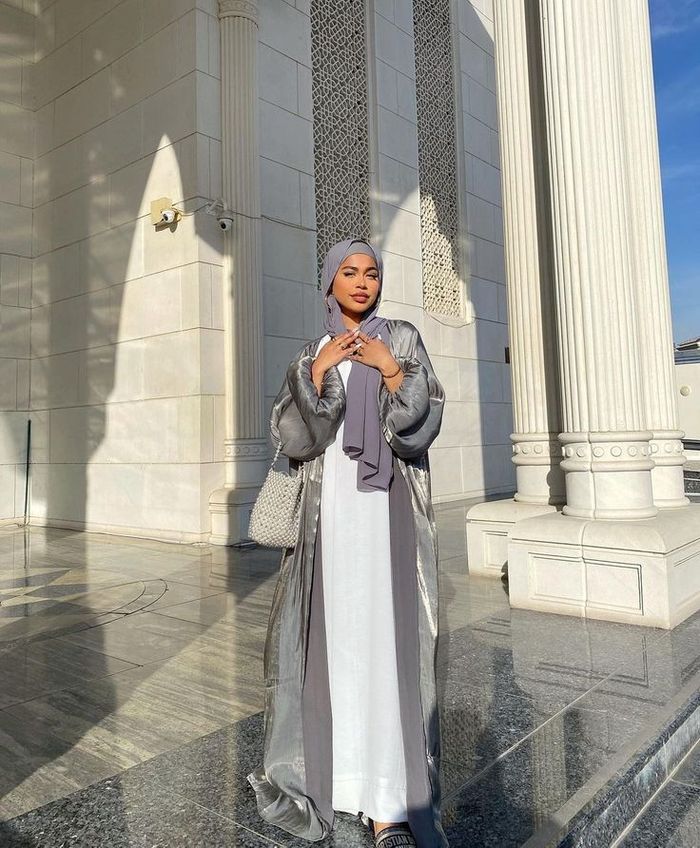 Inspirasi Shimmer Dress Hijab yang Sedang Jadi Tren, Sontek Yuk! - Stylo