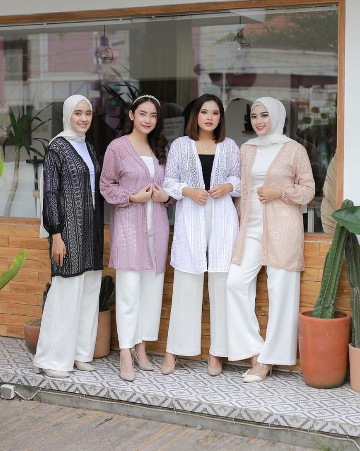 3 Model Outer Brokat Panjang Terbaru, Mewah dan Murah untuk Kondangan ...