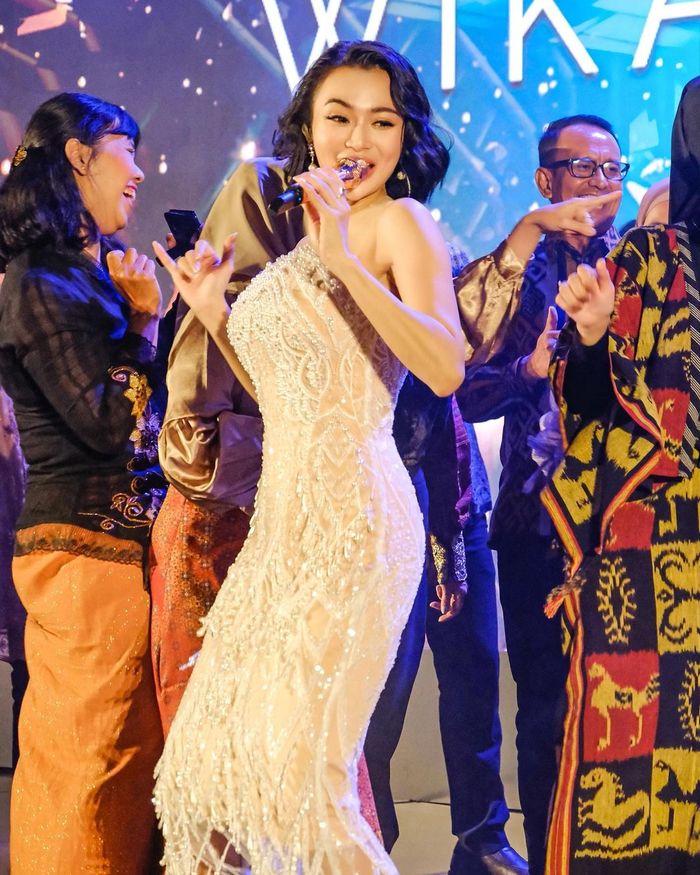 Janda Biduan Pamer Ketek Sambil Joget, Wika Salim Disorot Saat Pakai Dress Transparan di ...
