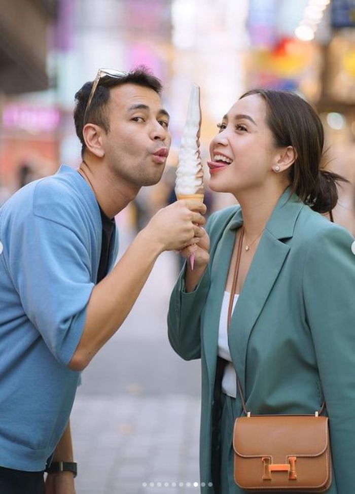Asyik Jilat Es Krim Bareng Raffi Ahmad, Nagita Slavina Kepergok Boyong Tas Ratusan Juta ke Korea ...