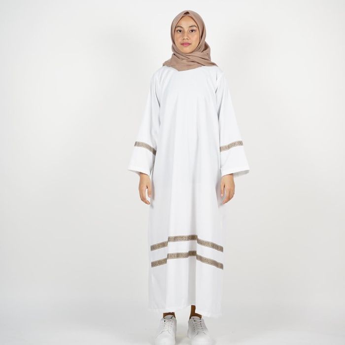 Rekomendasi Gamis Putih Simpel Elegan yang Bisa Dipakai untuk Idul Adha ...