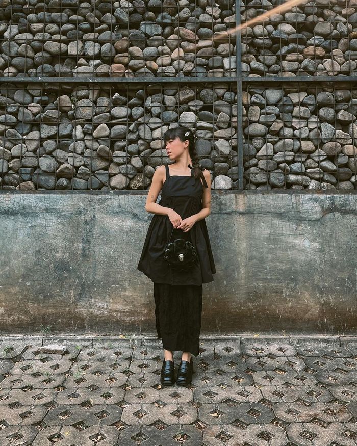 5 Ide Pakai Outfit Hitam untuk Cewek Tubuh Mungil. Stylish Abis ...