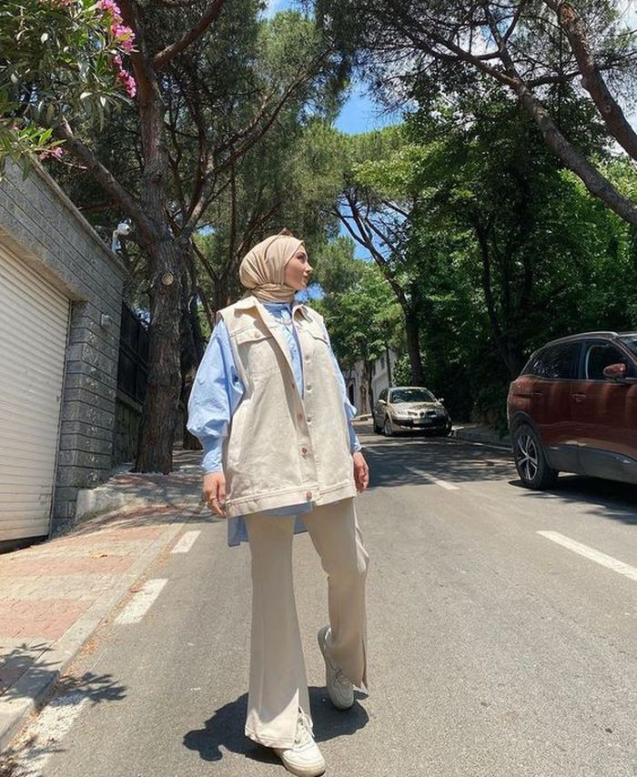 Padu Padan Outfit Hijab Pakai Rompi ala Selebgram yang Modis - Stylo