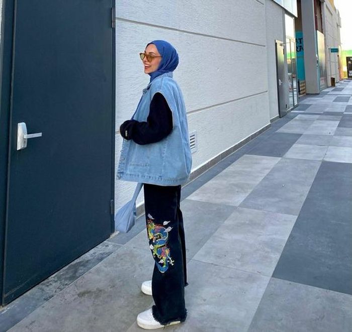 Padu Padan Outfit Hijab Pakai Rompi ala Selebgram yang Modis - Stylo