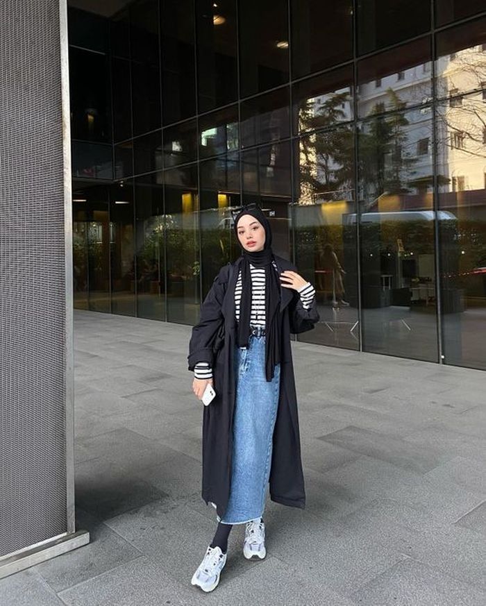 Pilihan Outfit Hijab Pakai Long Outer yang Modis untuk Sehari-hari - Stylo