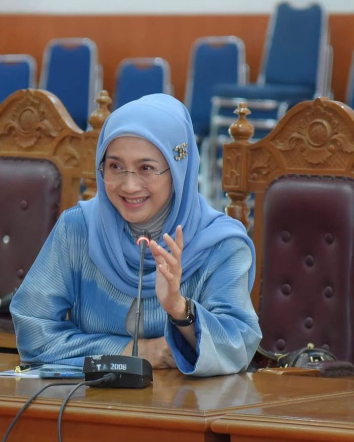 Masya Allah Jadi Wanita Karier Super Sibuk, Desy Ratnasari Tetap Cantik ... Masya Allah Jadi Wanita Karier Super Sibuk, Desy Ratnasari Tetap Cantik ...