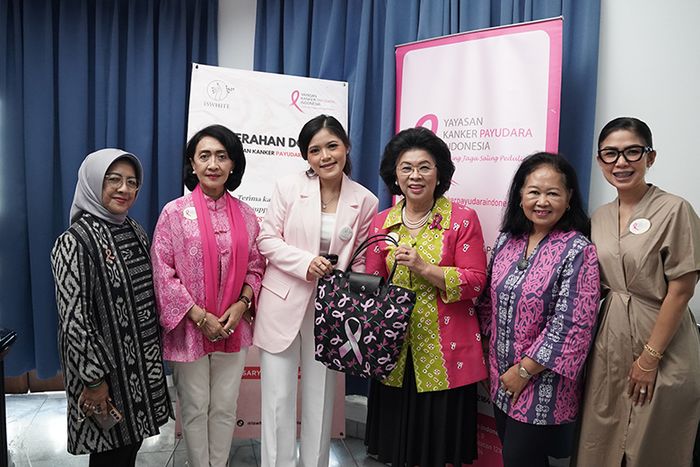 Rayakan Anniversary Pertama, ISWHITE Beri Donasi untuk Yayasan Kanker ...