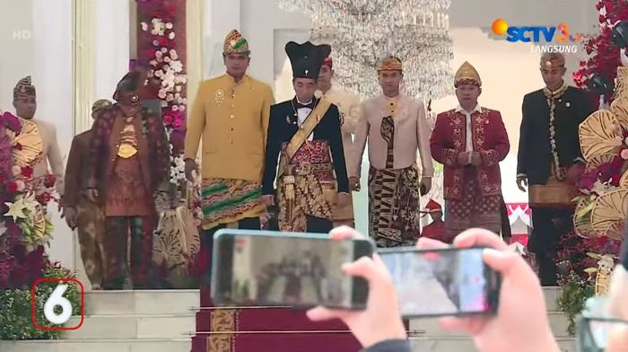 Hut Ri Ke 78 Joko Widodo Kenakan Pakaian Adat Asal Keraton Kasunanan