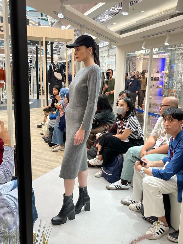 Inspirasi Mix and Match Outfit Buat Pakaian Sehari-hari yang Mewah - Semua Halaman - CewekBanget