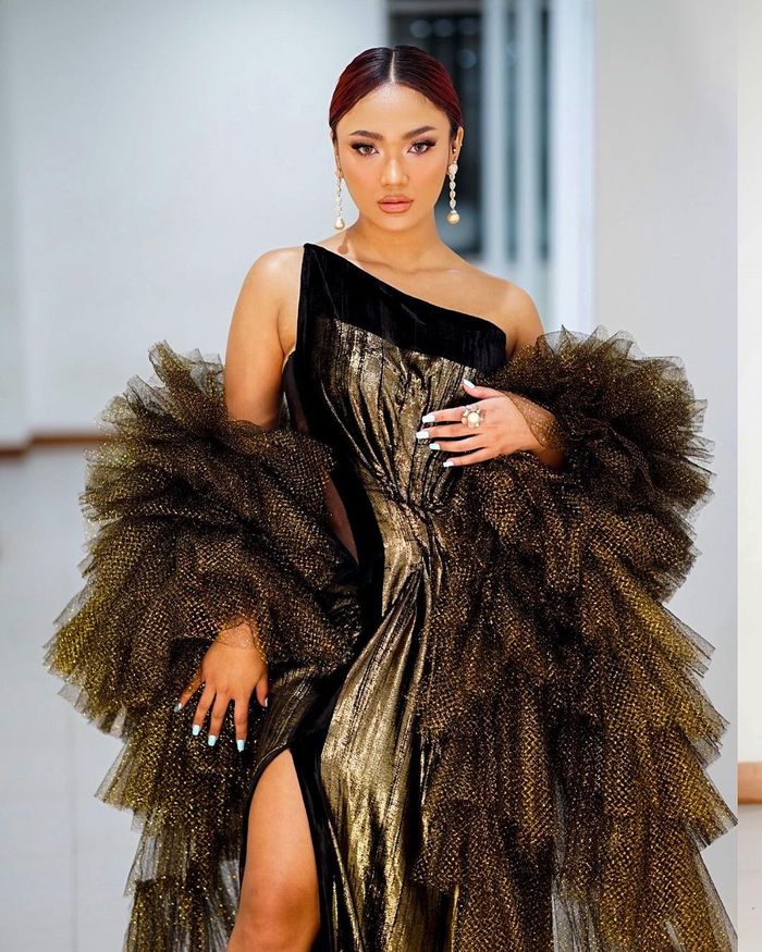 Seksi Berkelas! Marion Jola Curi Perhatian Saat Berbalut One Shoulder Dress Ruffle - Stylo