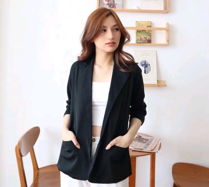 3 Fashion Item Warna Hitam Wajib Punya untuk Tampil Modis dan Kece - Stylo