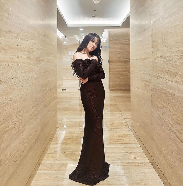 Beningnya Janda Depok! Ayu Ting Ting Mendadak Dipuji Saat Pamer Pundak ...