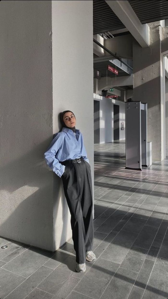 3 Warna Fashion Item yang Cocok Dipadukan dengan Kemeja Biru, Ini ...