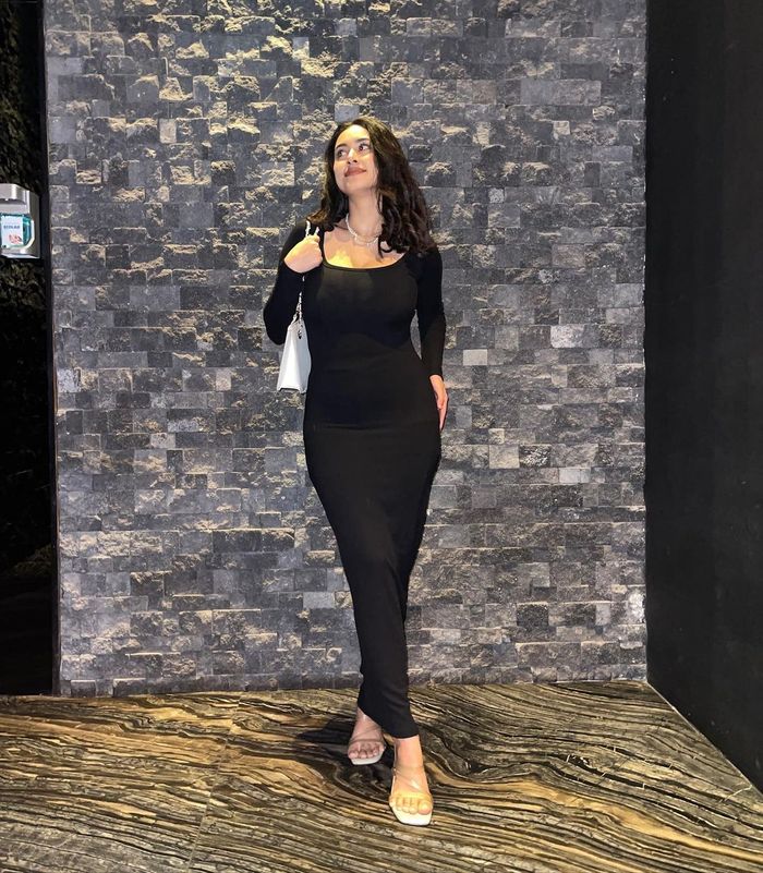 Intip 6 Potret Cantik Selebgram Afifah Riyad yang Jadi Sorotan Usai ...