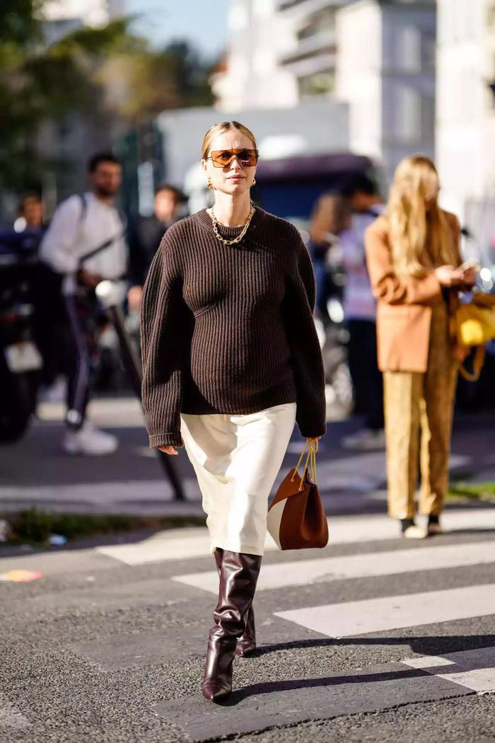 Pilihan Outfit Ibu Hamil ala Fashionista yang Nyaman dan Modis - Stylo