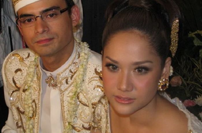 Kilas Balik 2008, Pernikahan Pertama BCL dan Ashraf Sinclair di Dua Negara, Dapat Kado Jet ...