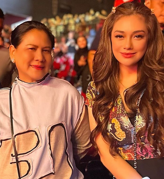 Foto Bareng Iriana Jokowi, Potret Cantik Celine Evangelista Tuai Pujian ... Foto Bareng Iriana Jokowi, Potret Cantik Celine Evangelista Tuai Pujian ...