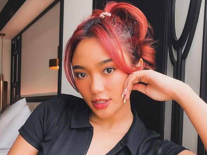 BERITA TERPOPULER: Gaya Seksi Marion Jola Pamer Tato Hingga Bunga Zainal Pangling Pamer Punggung ...