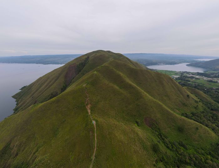 Bukit Holbung dan Togaraja: Menikmati Alam Danau Toba dari Ketinggian ...