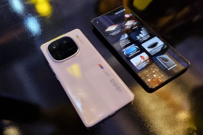 iQOO 12 Meluncur di Tanah Air, Pertama dengan Snapdragon 8 Gen 3 - Info ...