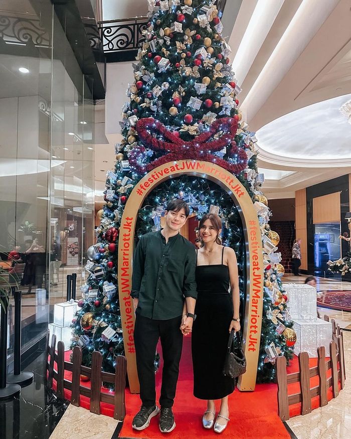 Pindah Agama Demi Suami Gaya Elegan Seksi Audi Marissa Saat Natal Malah Dipuji Habis Habisan