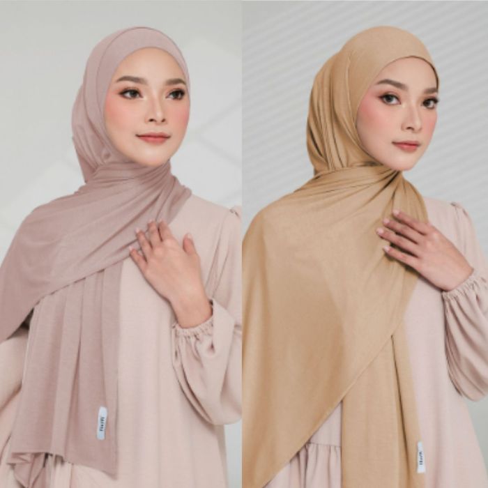 Hijab Simpel ala Irish Bella, 3 Pashmina Kaos Premium di Bawah 100 Ribu - Stylo