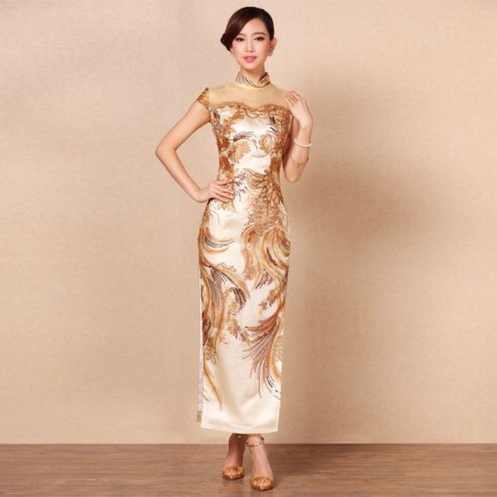 4 Referensi Model Cheongsam Warna Gold yang Mewah dan Elegan! - Stylo