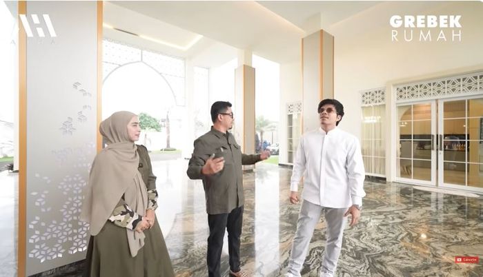 Rumah Ustaz Solmed dan April Jasmine Bak Istana Mewah hingga Ditaksir ...
