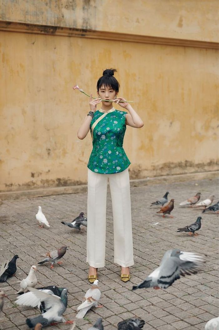 Inspirasi Cheongsam Modern Tanpa Lengan yang Modis Untuk Imlek 2024 - Stylo