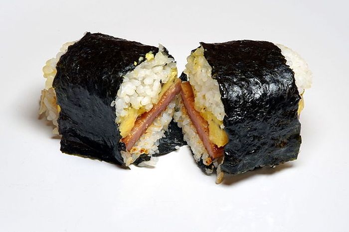 Sama-Sama Terbuat dari Nasi Kepal Khas Jepang, Ini 6 Perbedaan Onigiri ...