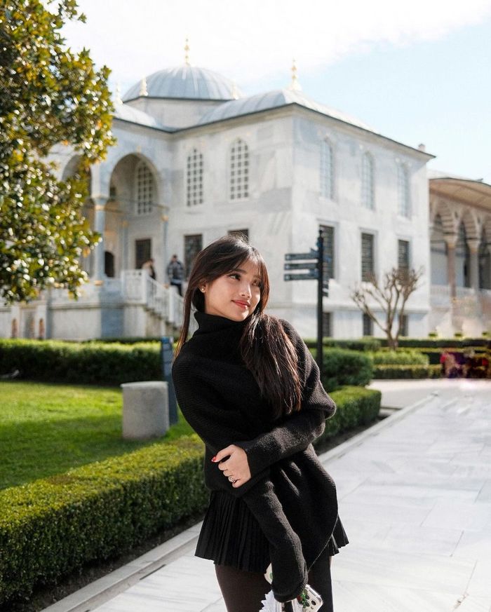 Emang Boleh Secantik Ini? Gaya Modis Fuji Liburan ke Turki Bareng Gala ...