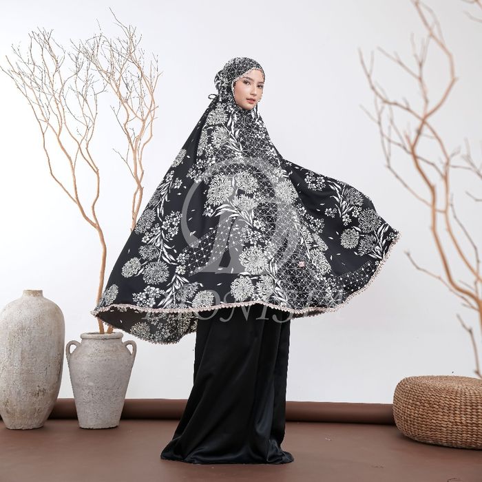 4 Pilihan Mukena Silk Premium untuk Sholat Ied Saat Lebaran Start Rp100 ...