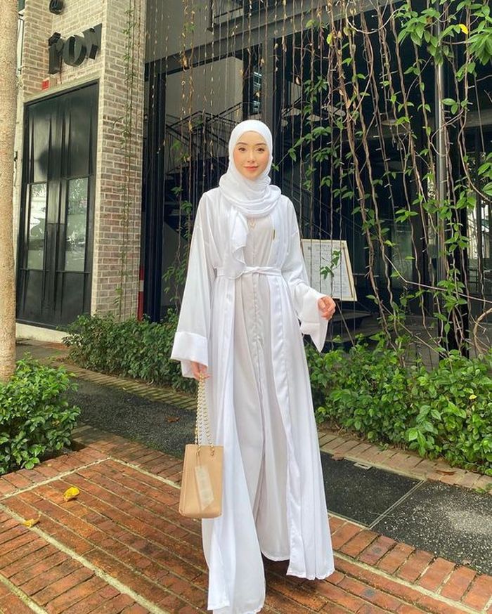 Kembali Fitri, Intip Inspirasi Baju Lebaran Nuansa Putih yang Elegan ...