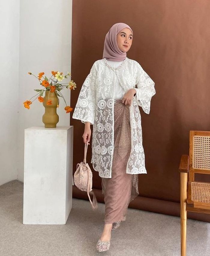 Baju Lebaran 2024 Busana Lace Putih yang Cocok Dipakai Hari Raya - Stylo
