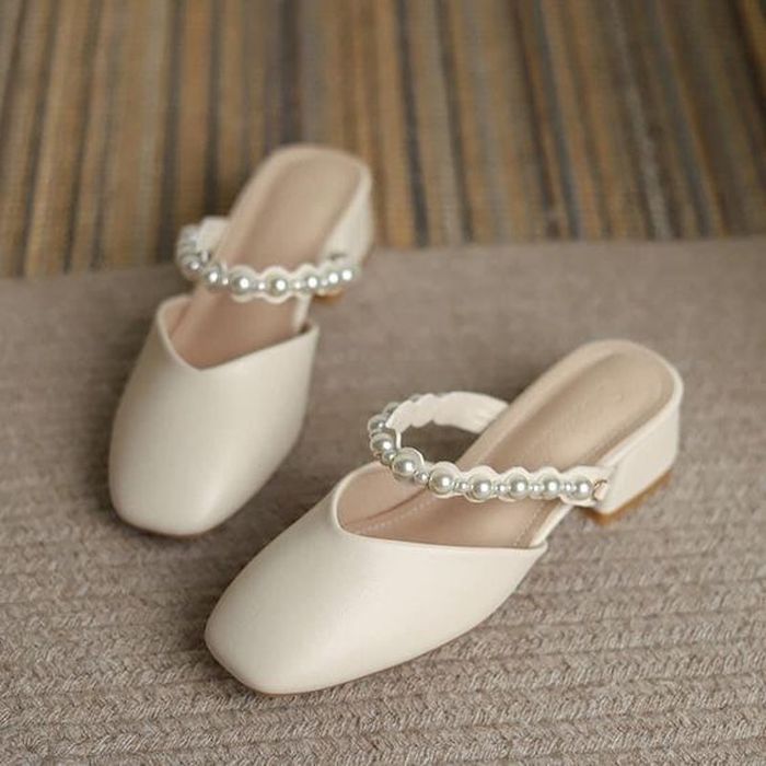 Sepatu Lebaran 2024 Model Alas Kaki yang Bikin Outfit Hari Raya Makin ...