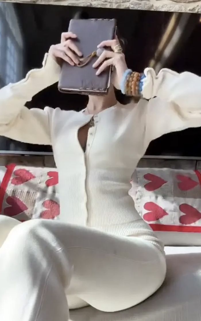 Morning Routine Bella Hadid yang Bikin Melongo Konsumsi Suplemen Banyak ...