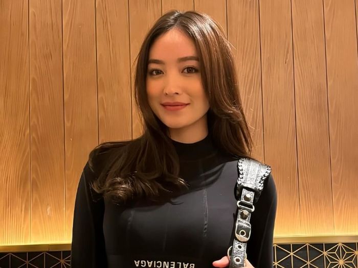 BERITA TERPOPULER: Natasha Wilona Seksi Pakai Rok Belahan Tinggi Hingga ...