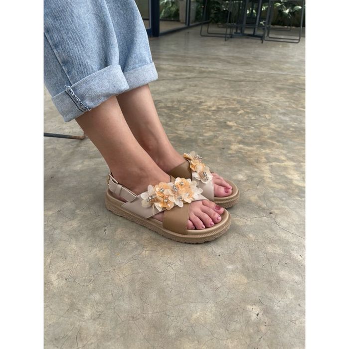 3 Rekomendasi Sendal Buat Kondangan yang Fashionable, Harga Mulai Rp100 ...