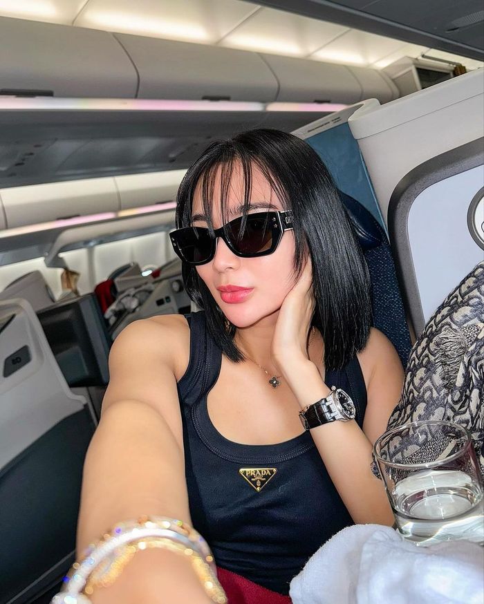 Janda Pamer Ketek Di Pesawat Gaya Narsis Wika Salim Mendadak Jadi Omongan Stylo